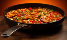 What is a Skillet? Discover Types, Uses & Cooking Tips